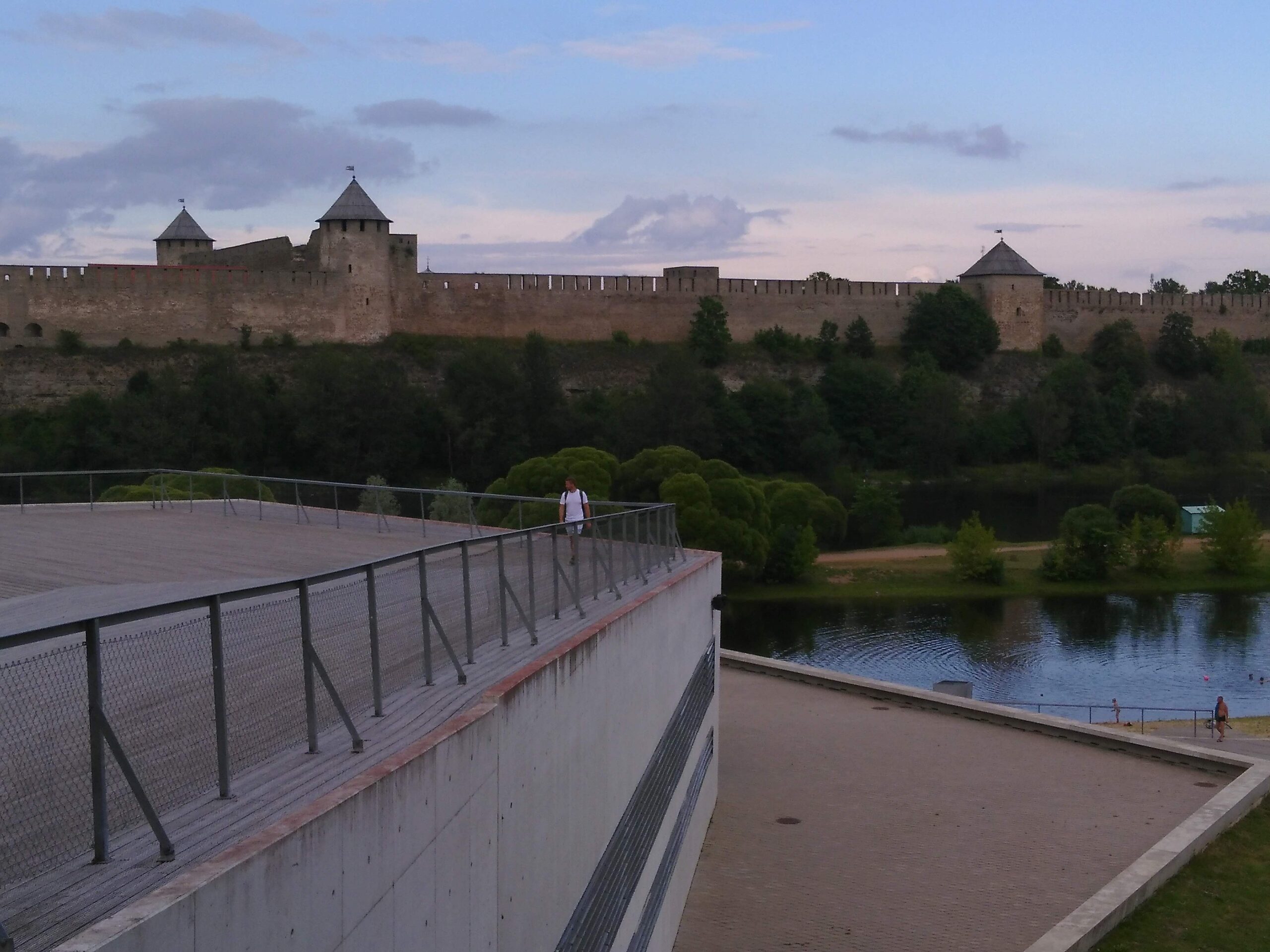 Die Grenzstadt Narva – quitventure.com